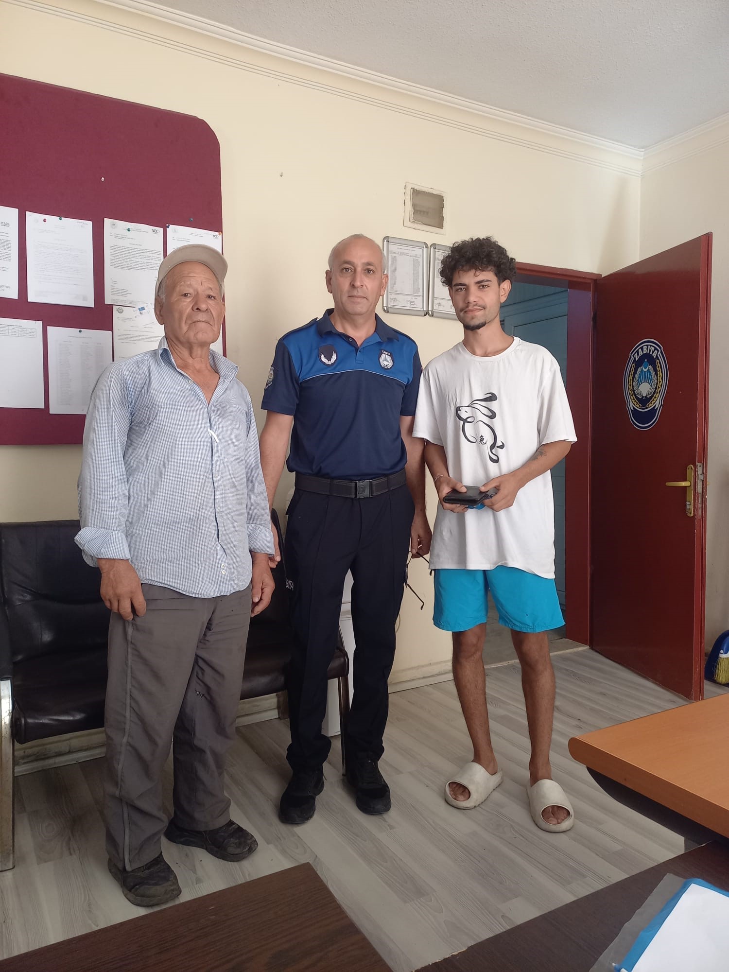 Bulduğu cüzdanı zabıtaya teslim etti - Niğde Dmc Haber, Niğde, Haber ...